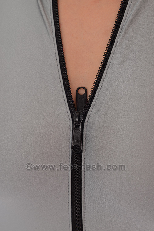 Elasticated body bag with 3-way zipper